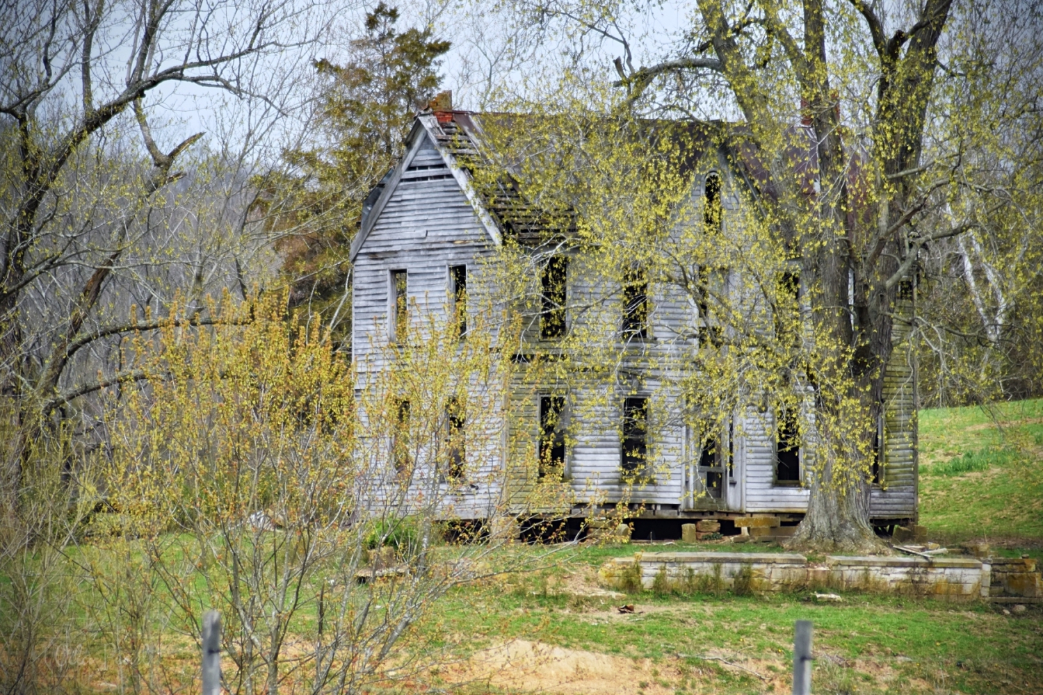 Abandoned Farmhouse – Oda Pearl Photography